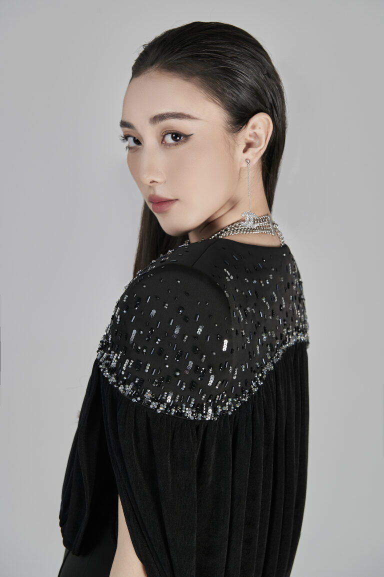 Leila V-neck Fishtail Gown – Lallee Design